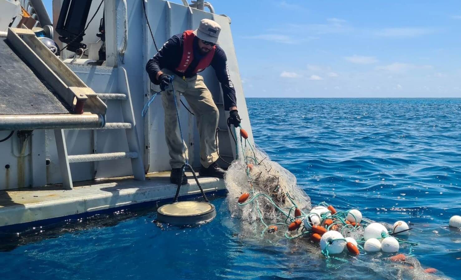 Busting Ghost Nets Haunting the Great Barrier Reef - Tangaroa Blue ...